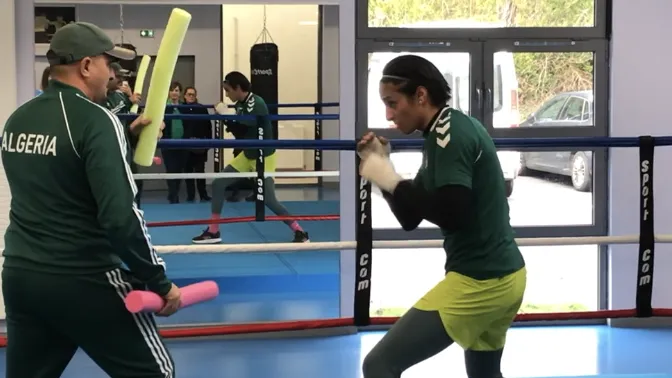 Venue s'entraîner dans les Ardennes, la boxeuse algérienne médaillée d ...