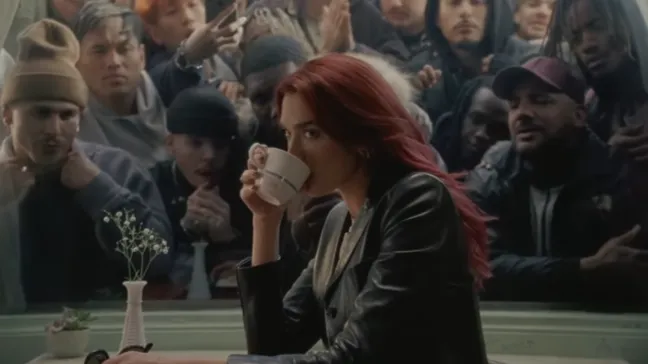 Dua Lipa dévoile le clip de « Training Season