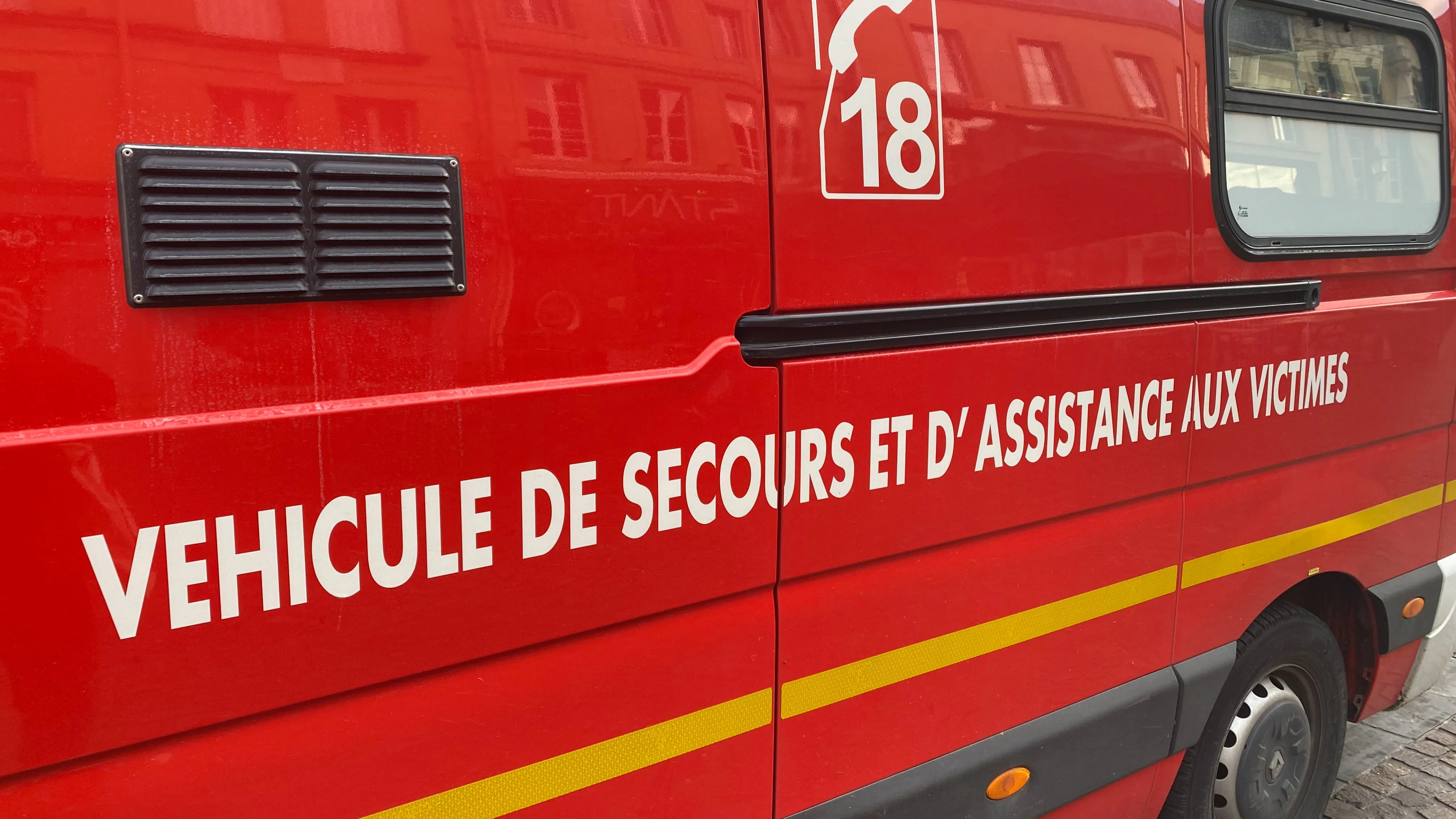 Une voiture termine sa course dans la Meuse