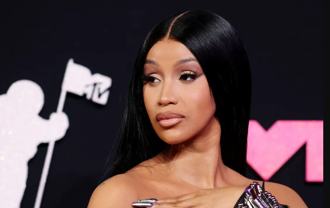 Cardi B surprend ses fans avec un nouveau piercing inattendu