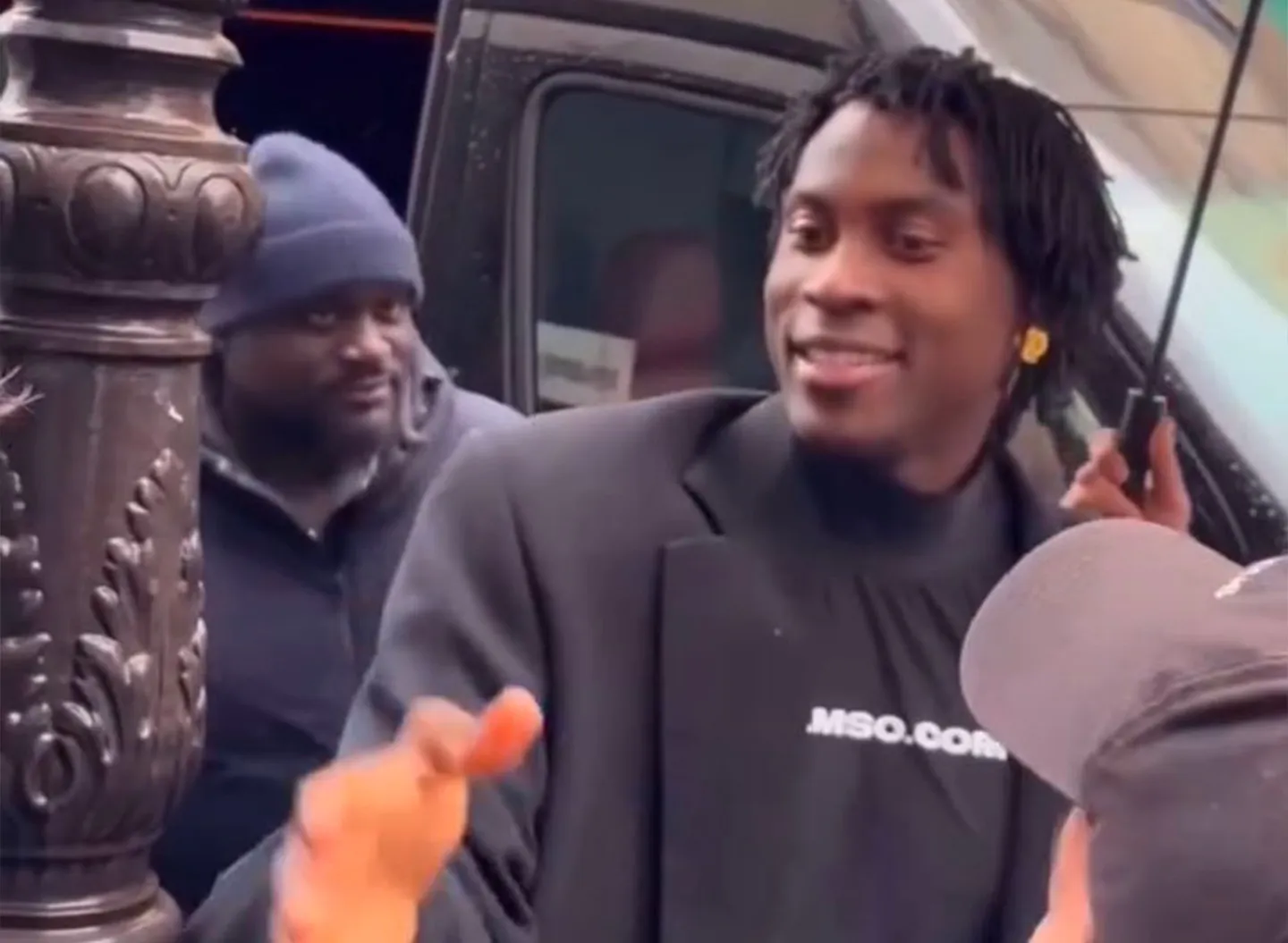 Damso dévoile son nouveau style à Paris lors d'une session studio