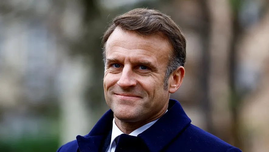 Emmanuel Macron change de méthode dans sa quête d’un Premier ministre