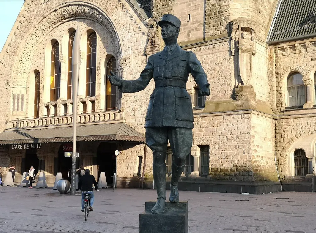 Statue du Général de Gaulle dégradée : la réaction du maire de Metz