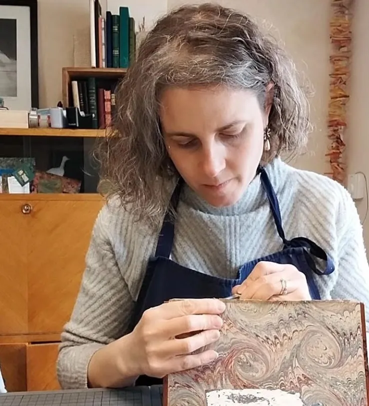 Découvrez le métier de relieur doreur