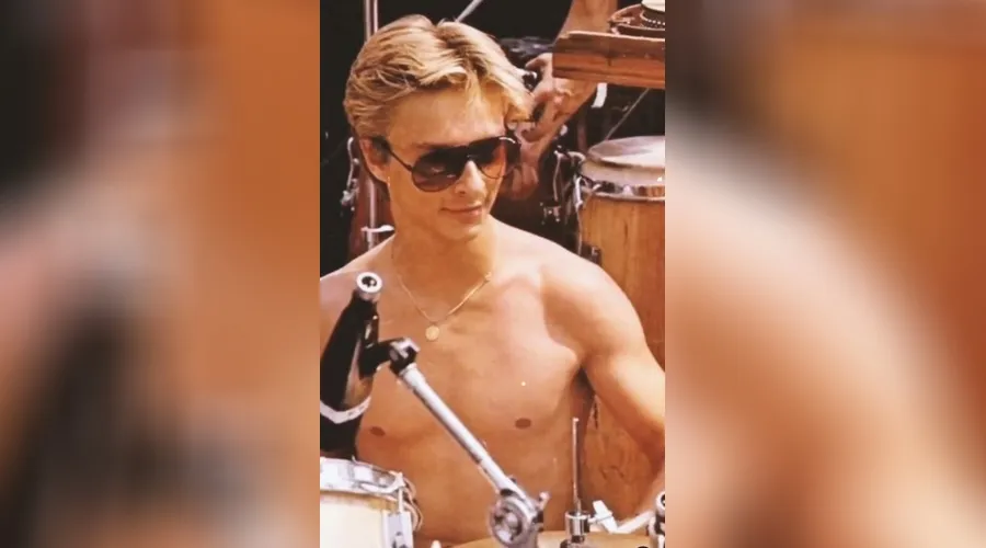 David Hallyday invite ses fans à profiter de la vie en dévoilant des ...