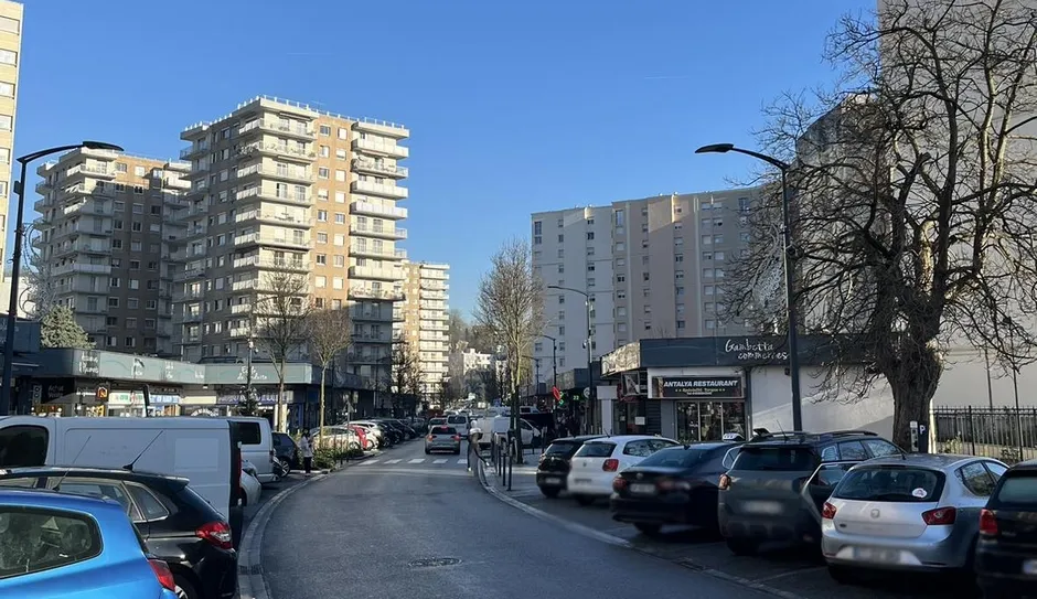 EVASION - Deux commerces entièrement détruits par un incendie à Chelles