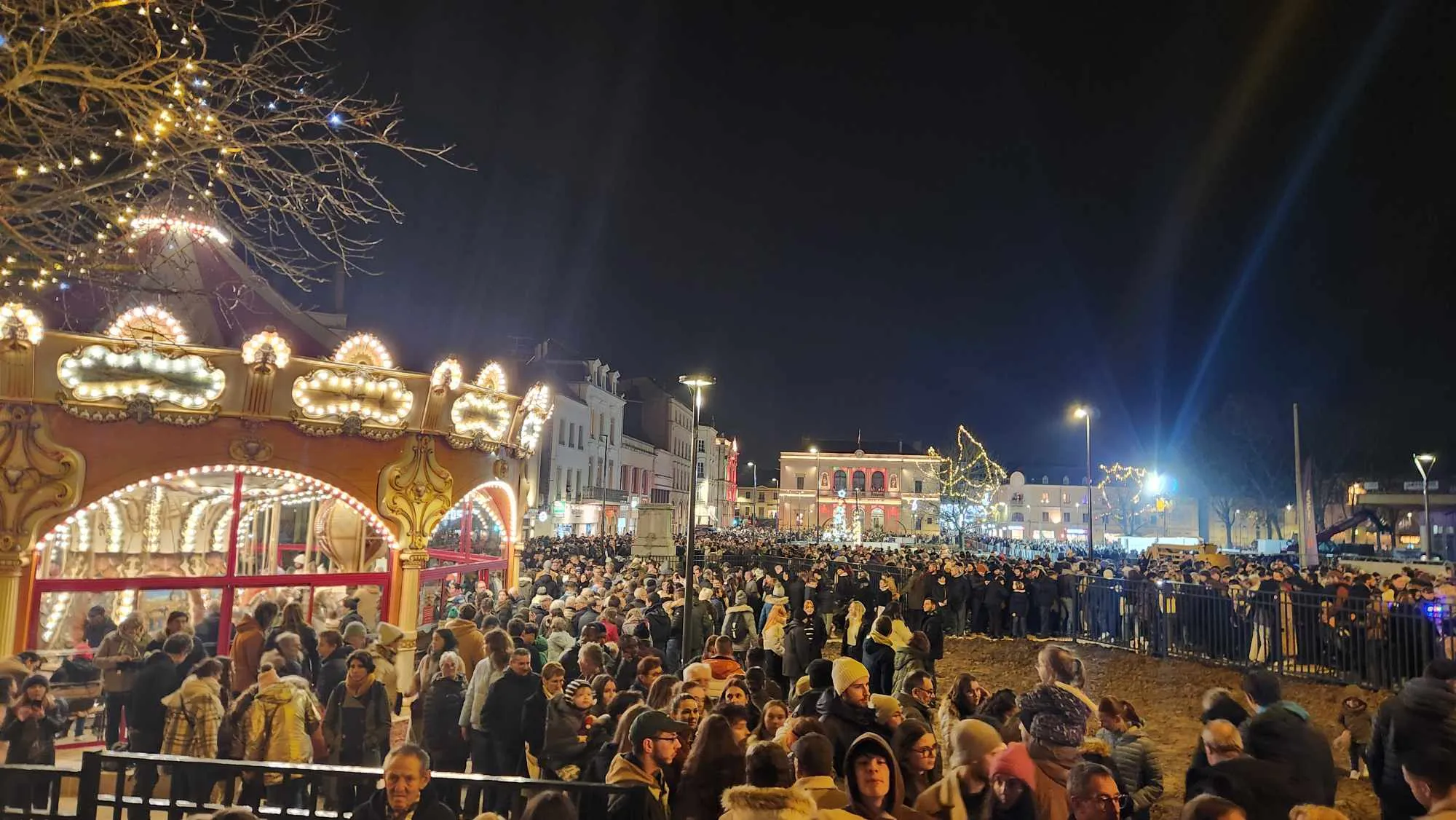 Beaucoup de monde au lancement des lumières de Laval, et verdict ...