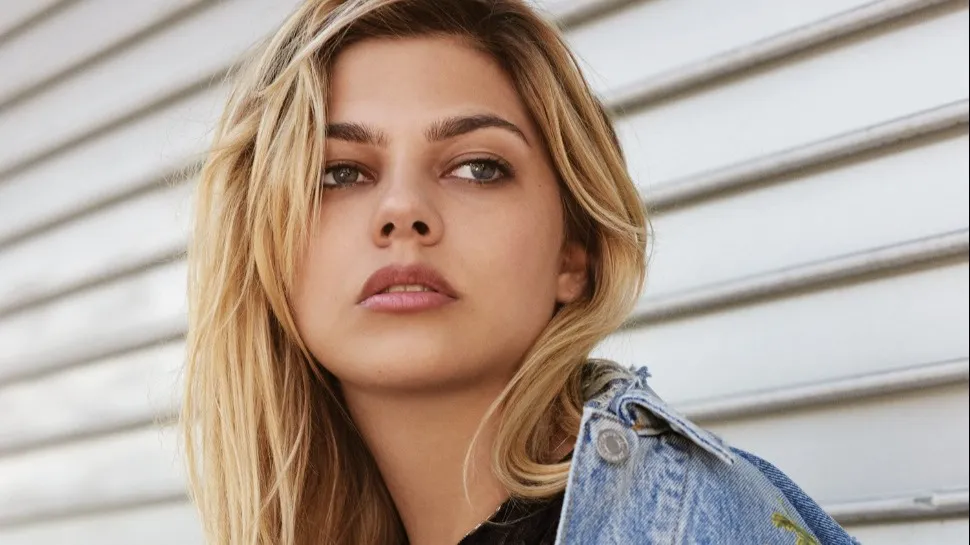 Louane dévoile « Pardonne-moi », un single inédit