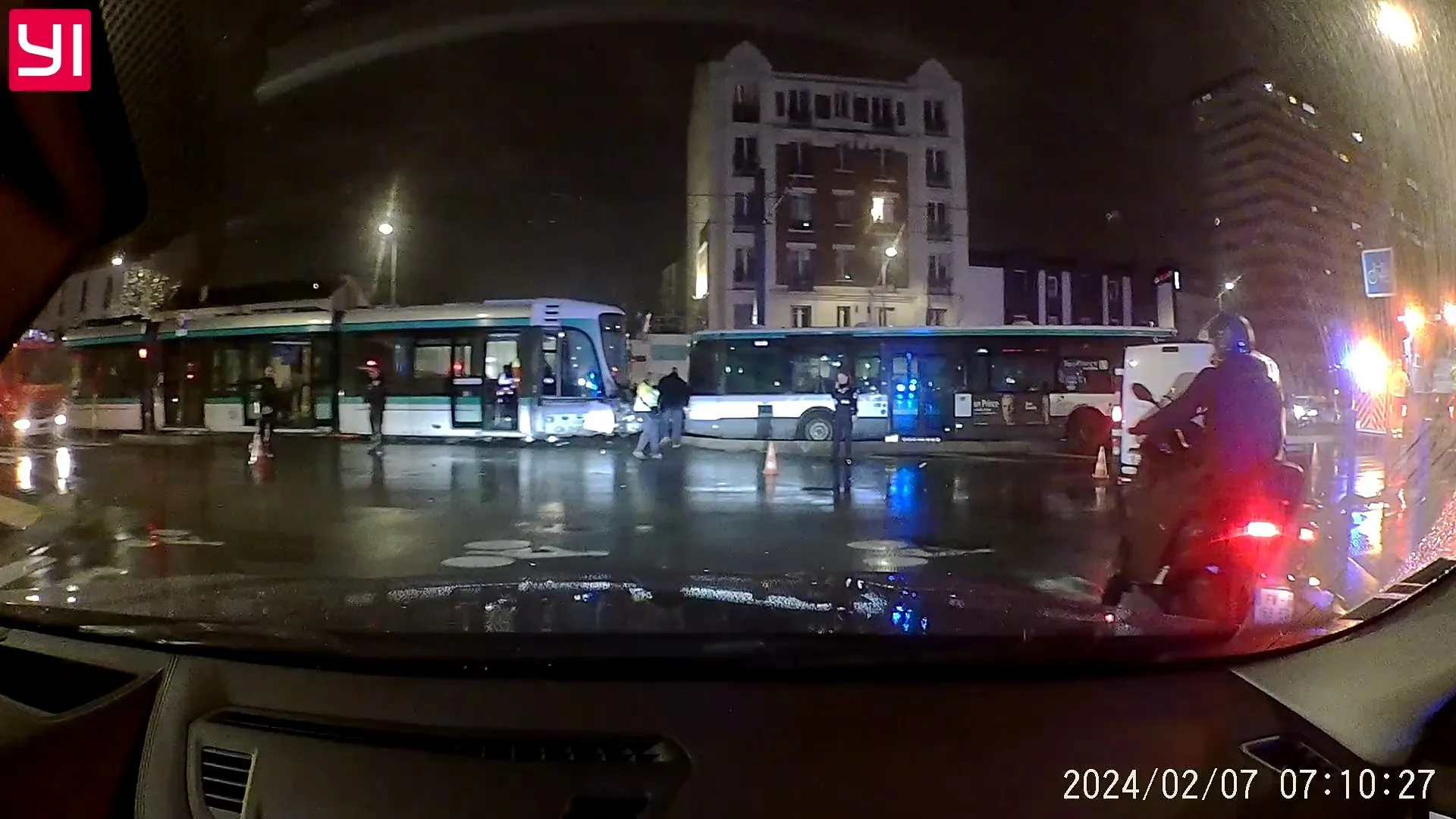 Une collision entre un bus RATP et un Tramway interrompt le trafic du T2