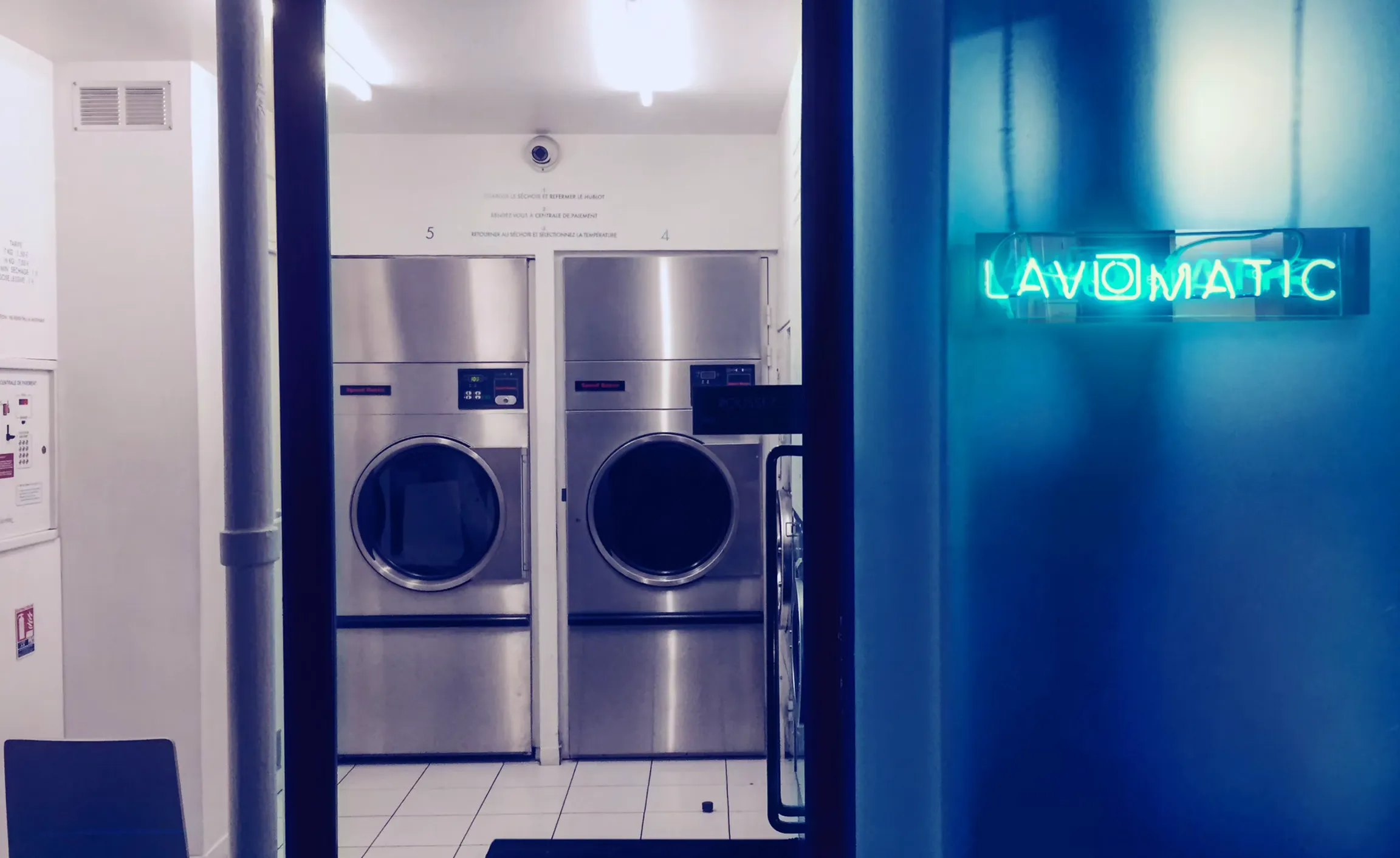 Lavomatic : un bar caché dans une laverie à Paris - VOLTAGE