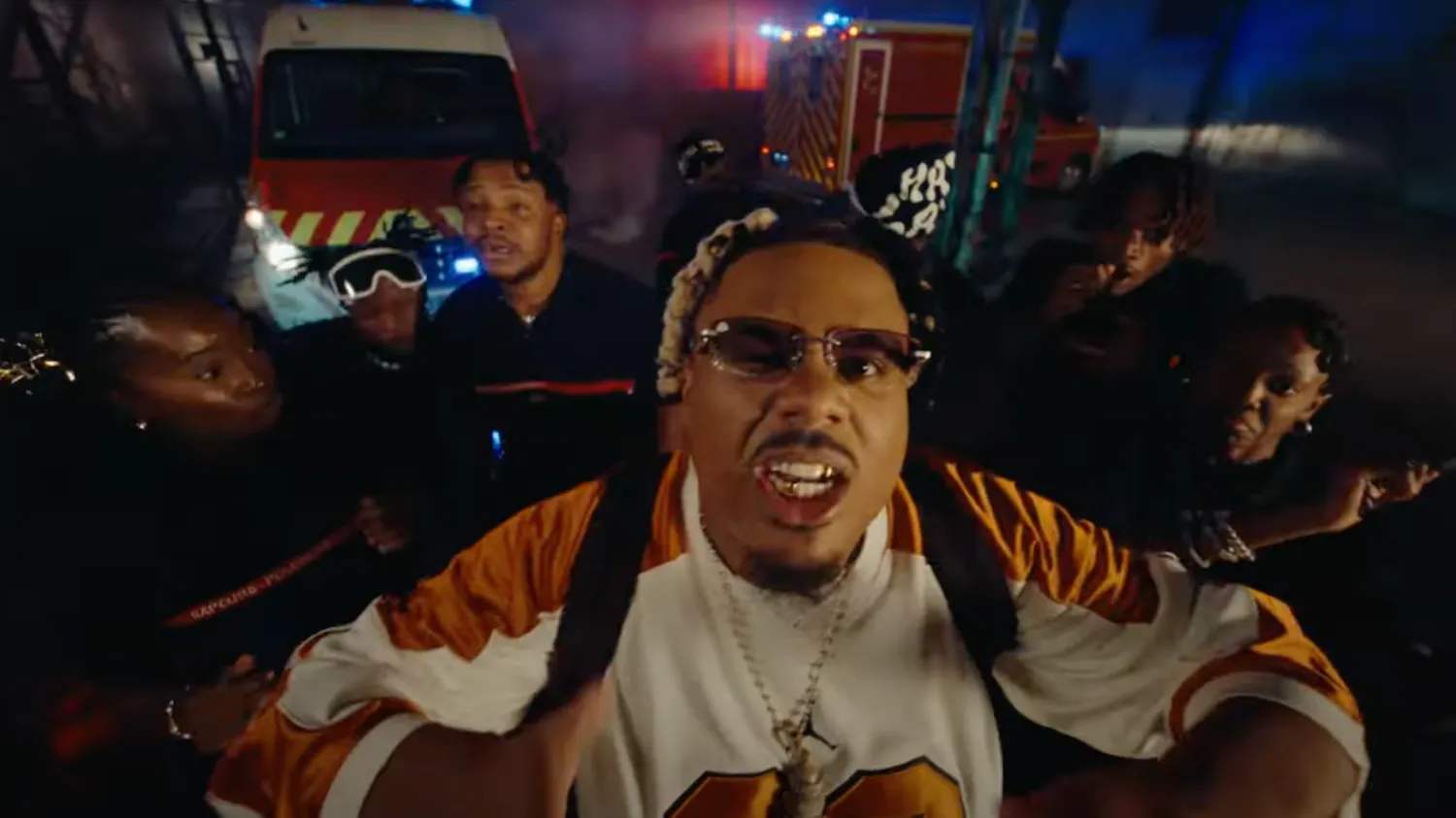 « Appelle les pompiers » : découvrez le nouveau clip de Naza - Ado FM