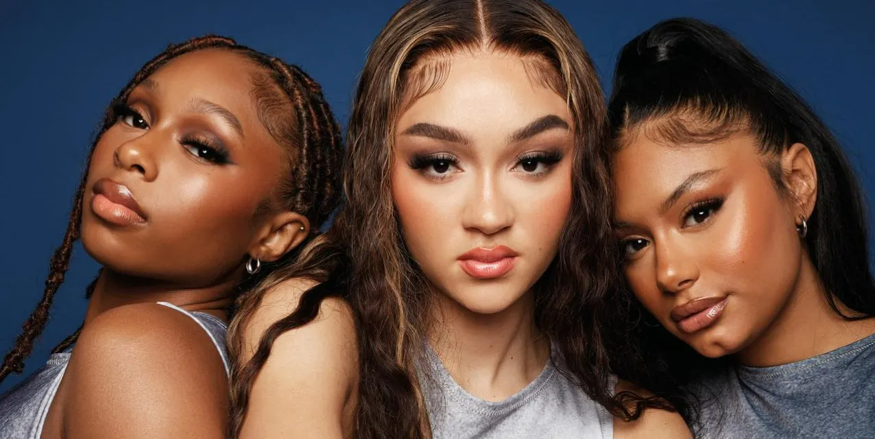 Le groupe FLO surprend tous les fans avec la sortie surprise de "Three ...