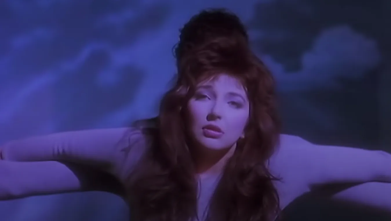 "Running Up That Hill" de Kate Bush bat 3 records au Guinness Book - OUI FM