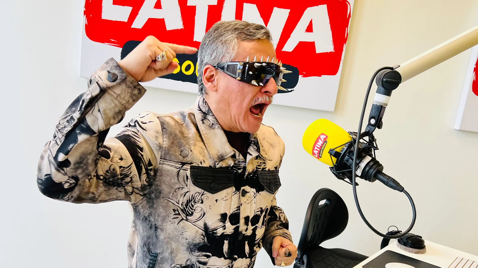La Revolucion Reggaeton avec Roberto Burgos