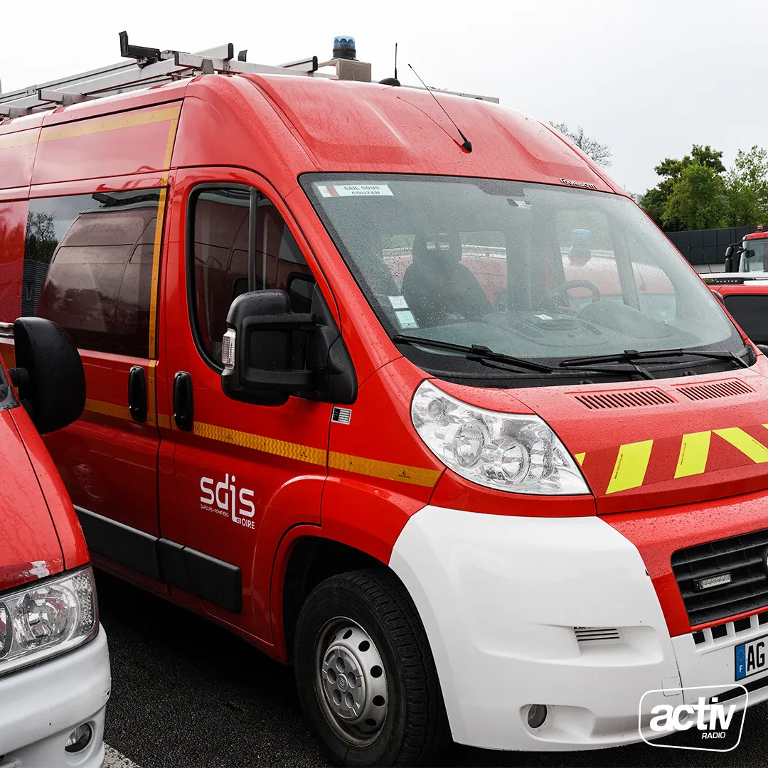 Une voiture fait des tonneaux sur l'A72