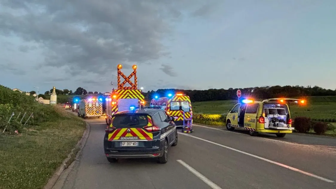 Un motard et sa fille perdent la vie après une collision avec une voiture