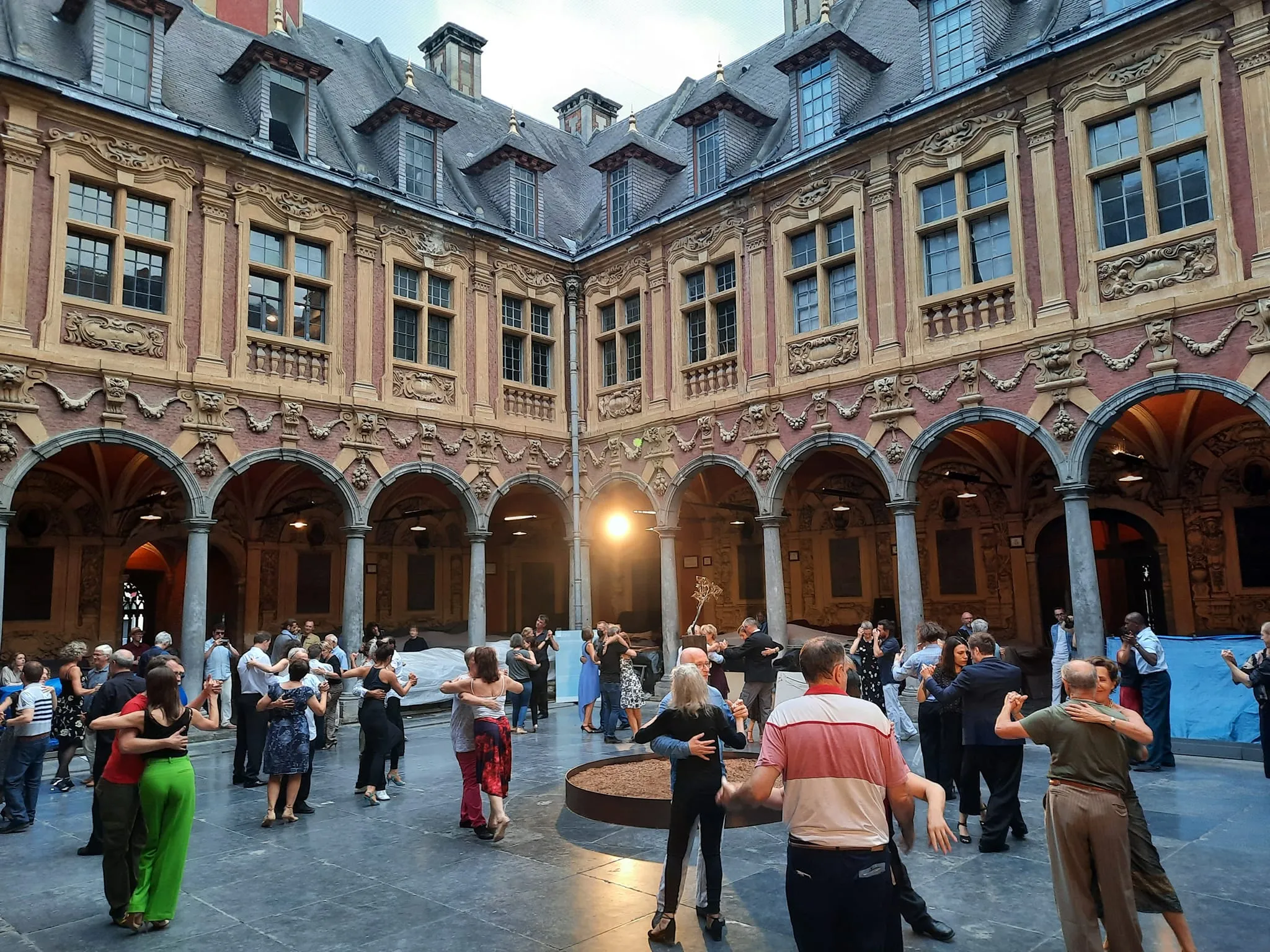 METROPOLYS : Les soirées tango de retour à la Vieille-Bourse à Lille