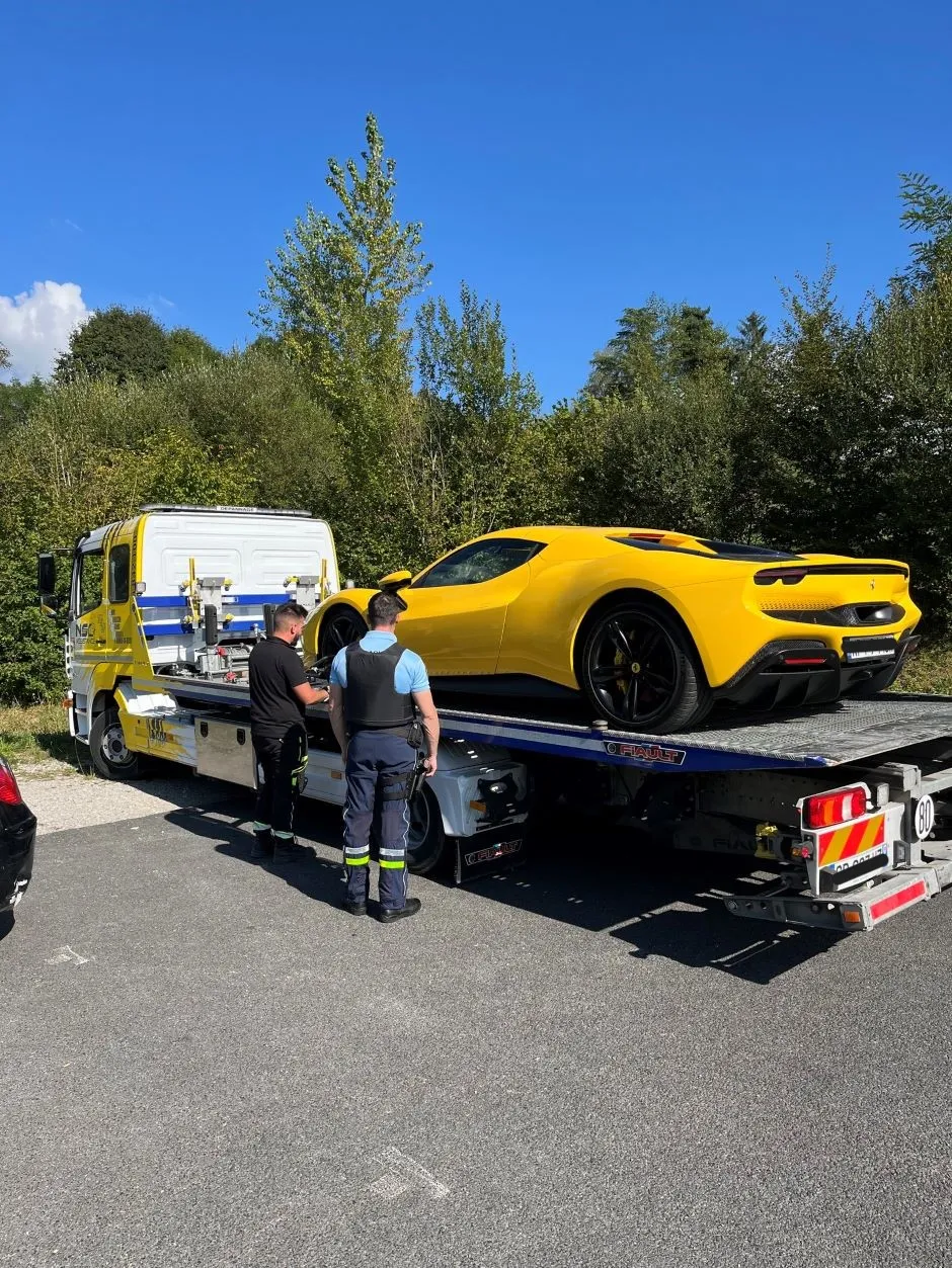 TOTEM - Un conducteur de Ferrari un peu trop pressé près de Brive