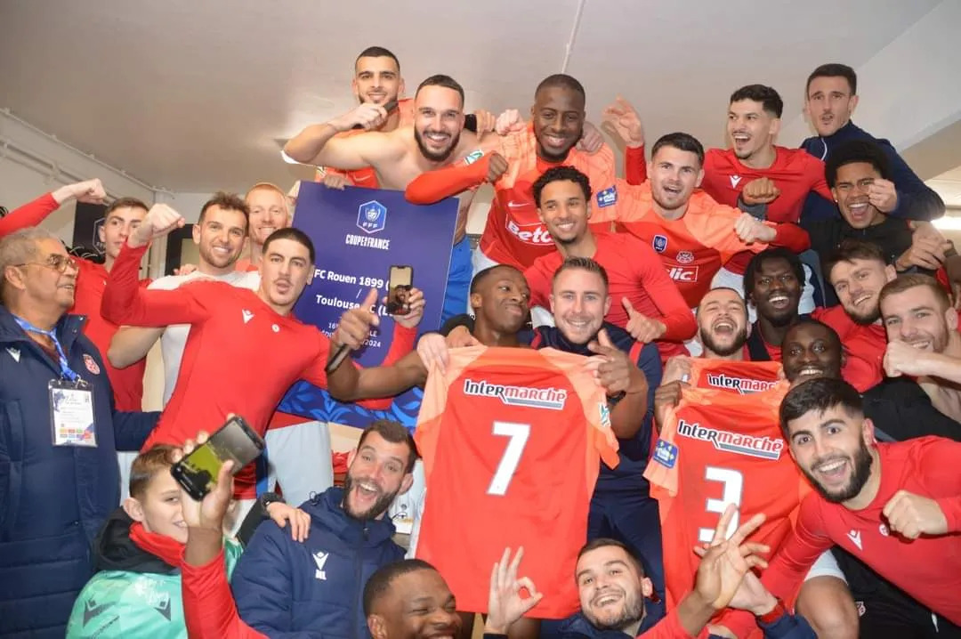 Football : le FC Rouen signe l'exploit et rejoint les 8e de finale de ...