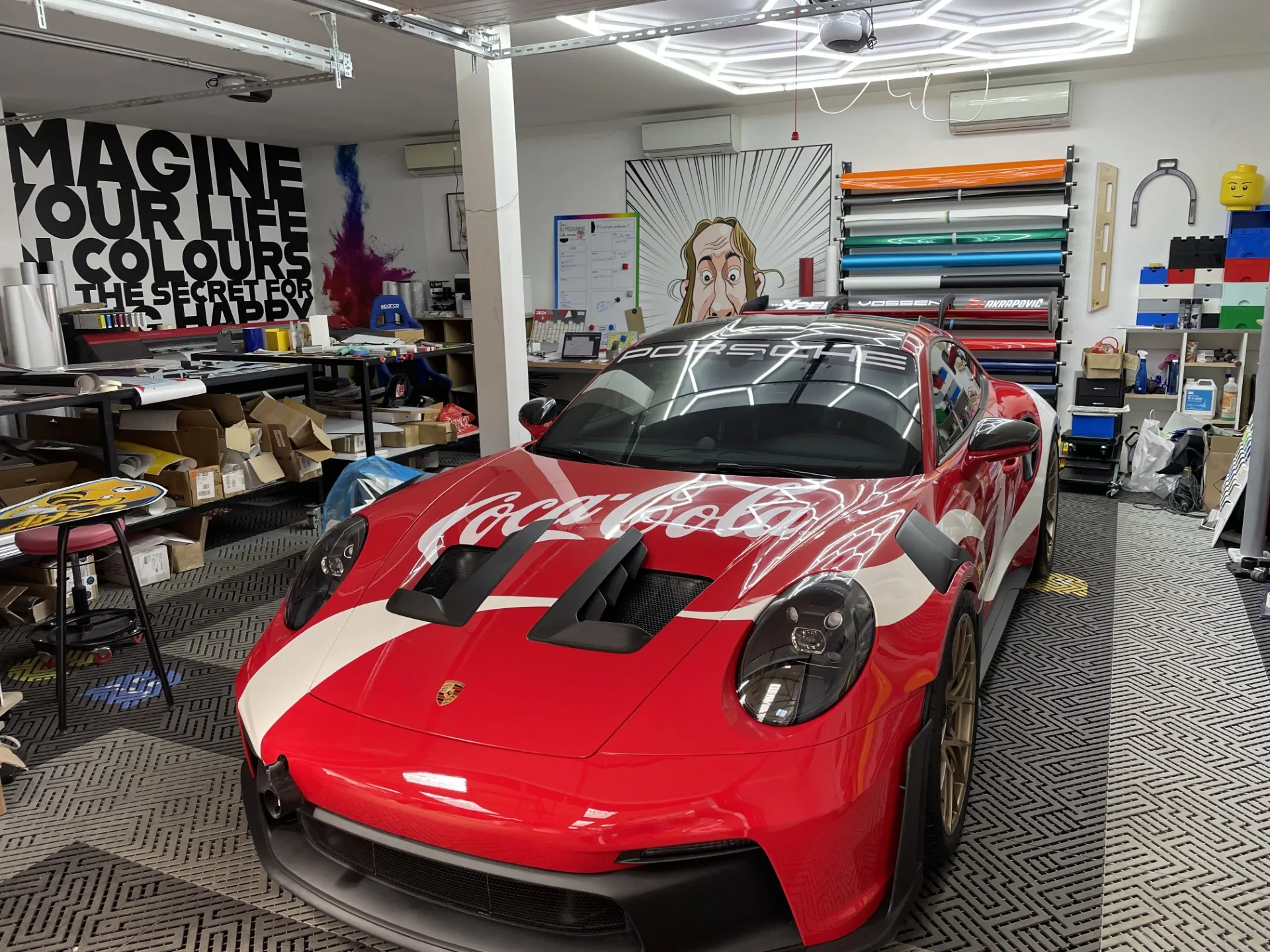 Le Mans : une Porsche "Coca-Cola" sur la Parade des pilotes