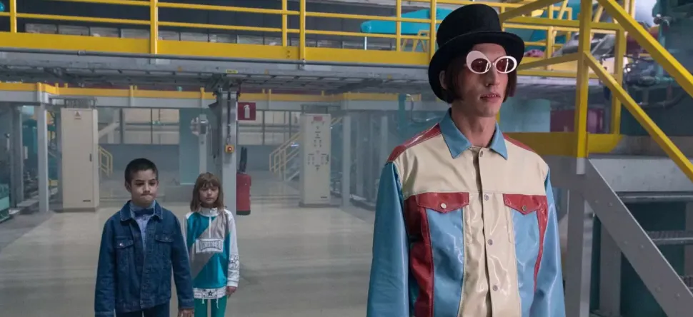Roméo Elvis : son incroyable performance de Willy Wonka dans « Chocolat ...