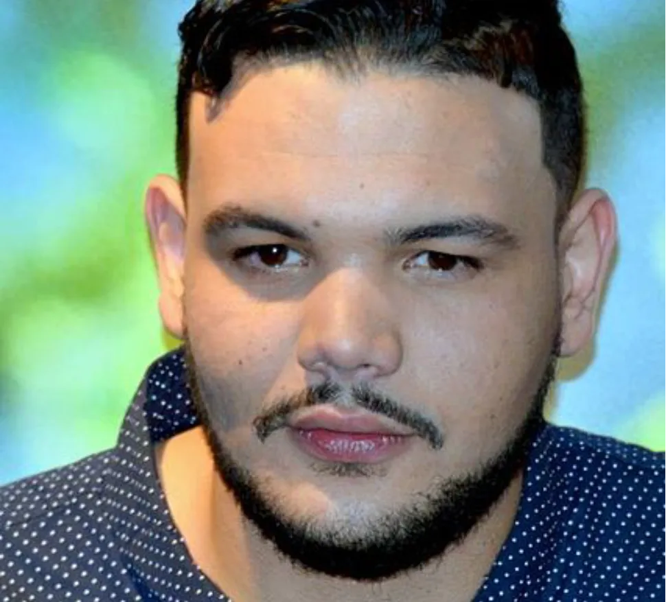 Sadek : la cover de son nouvel album « Johnny de Janeiro » fait le buzz ...