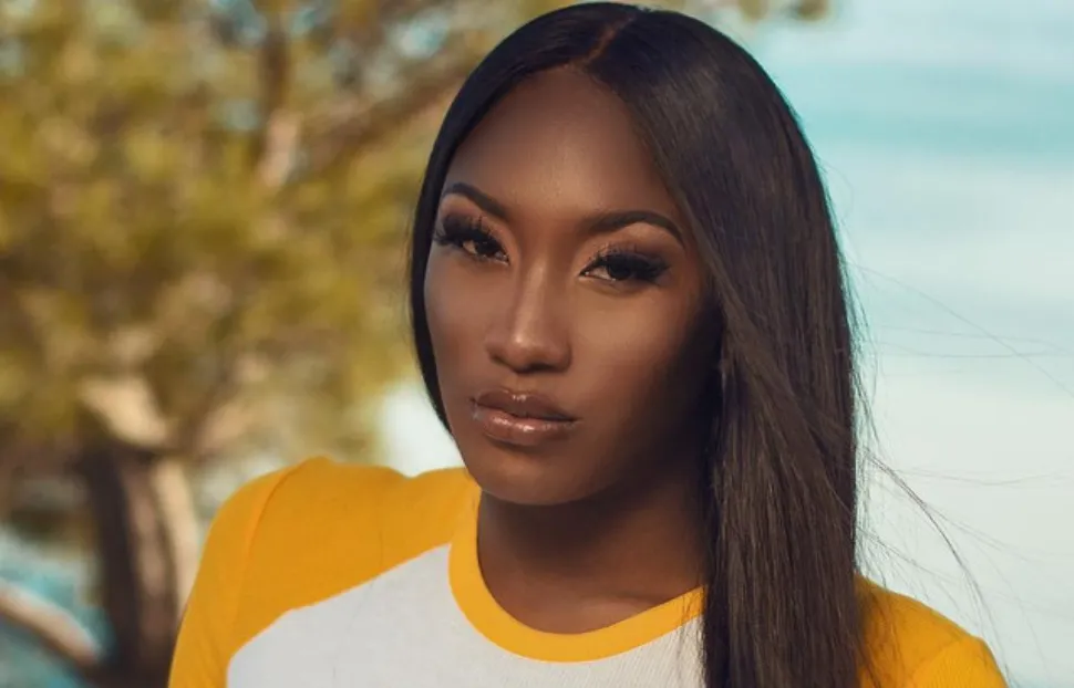 Aya Nakamura dévoile la signification du mot « djadja » (Vidéo) - BLACKBOX