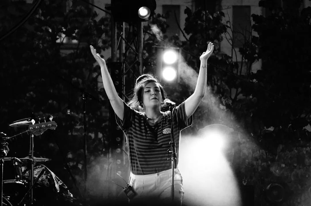 Actus - Champagne FM - Hoshi touche l’or avec son album