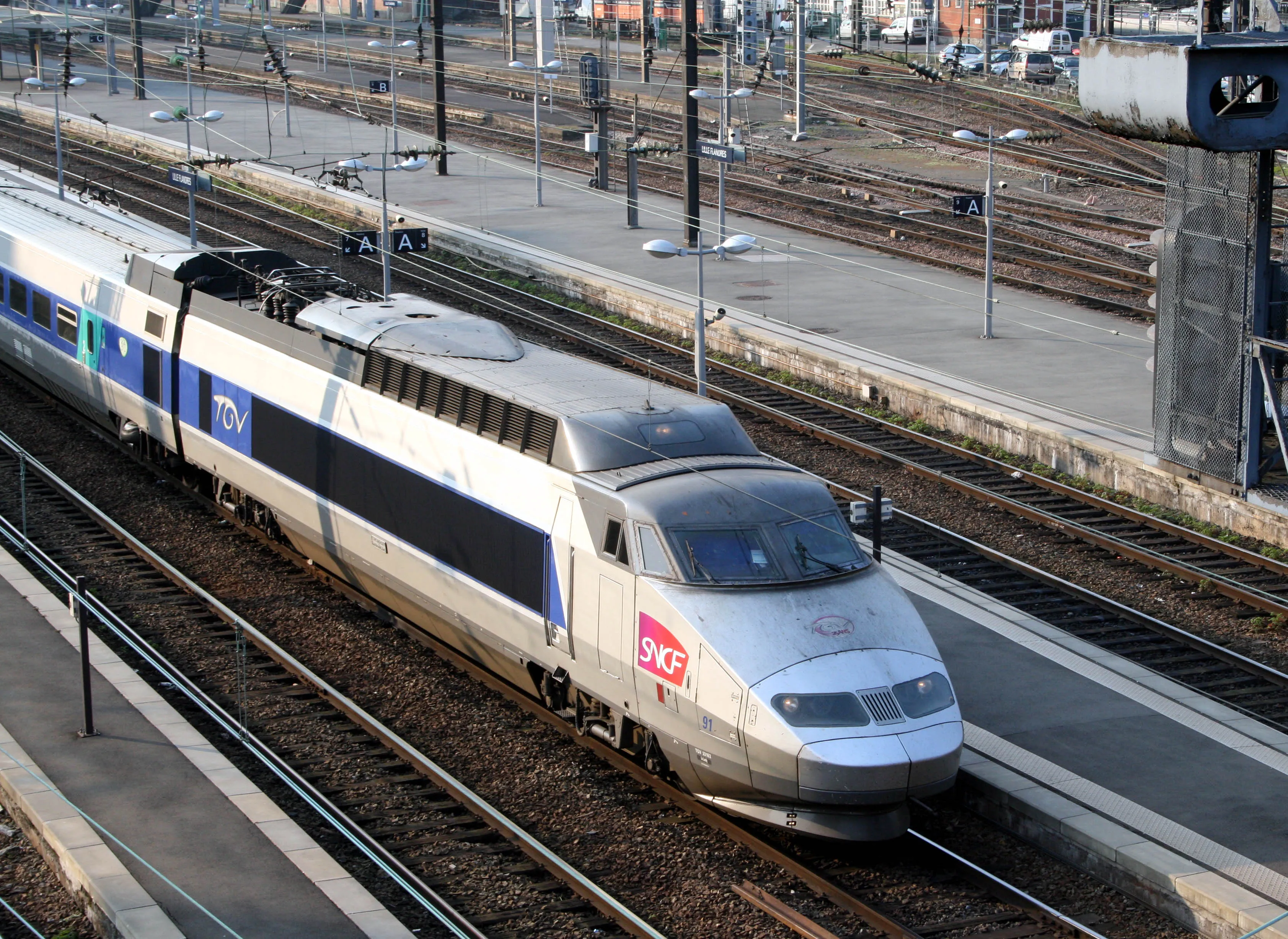 L'actualité régionale - Radio Contact - 328 passagers d'un TGV bloqués une partie de la nuit ...