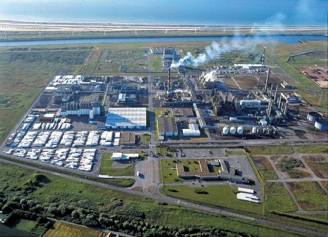 Forts dégagements de flammes et de fumées, Versalis se veut rassurant