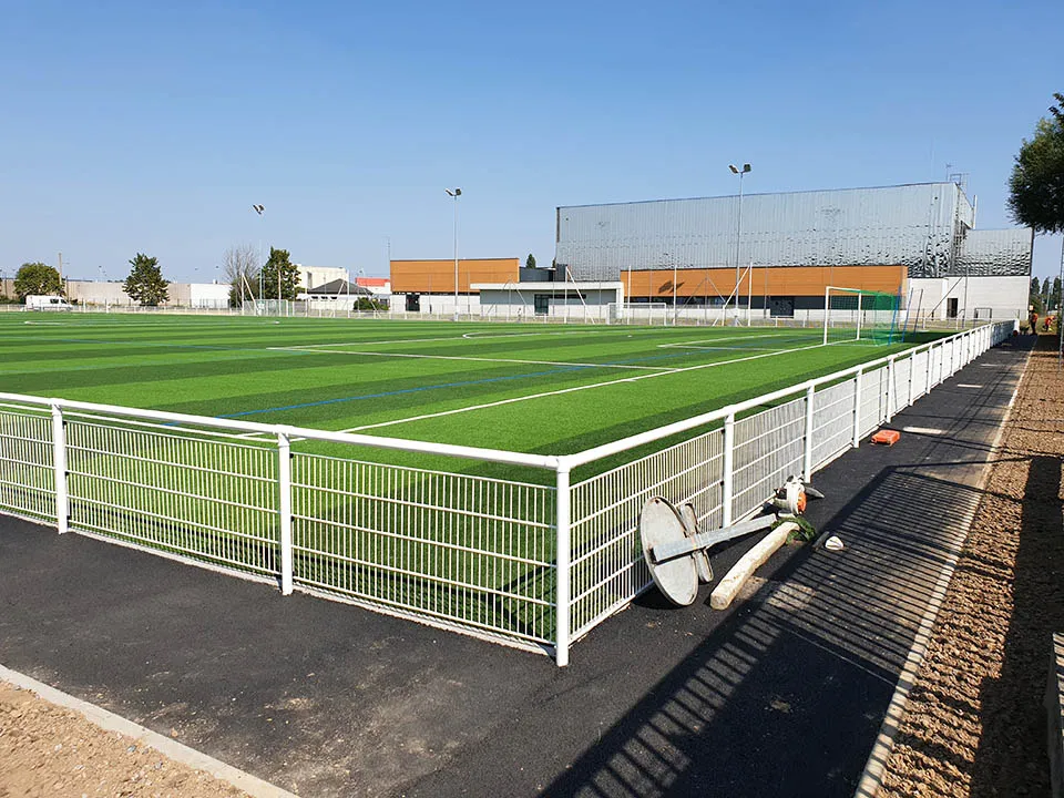 Le foot pour tout le monde et par tous les temps avec le nouveau terrain