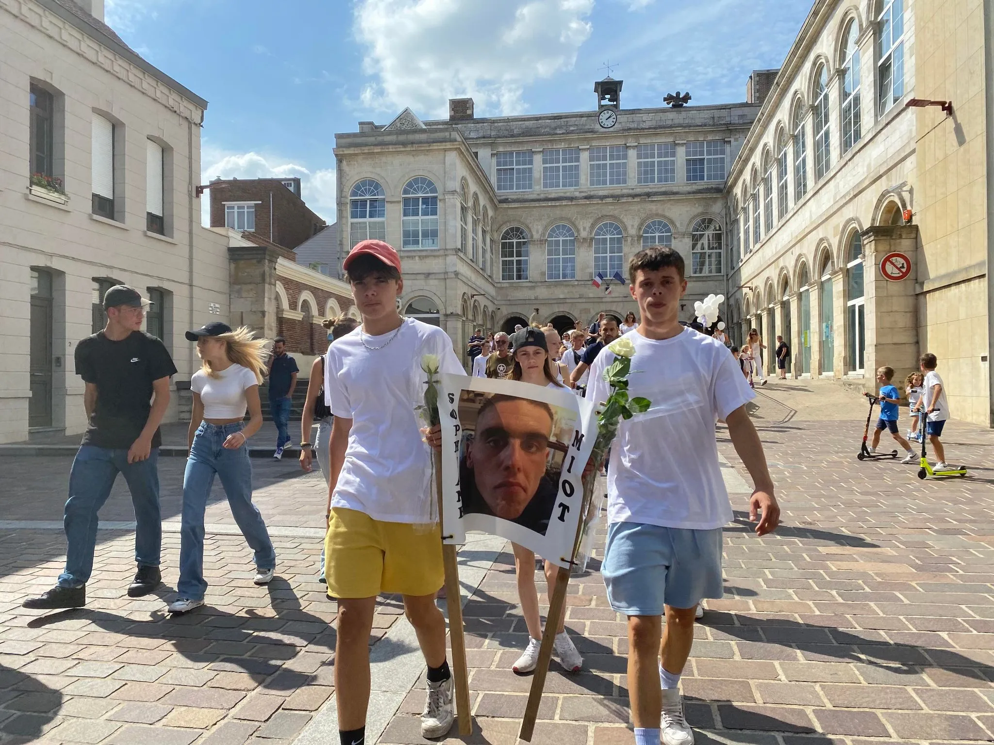 "On espère qu'il est fier de nous là-haut", les mots forts après la ...