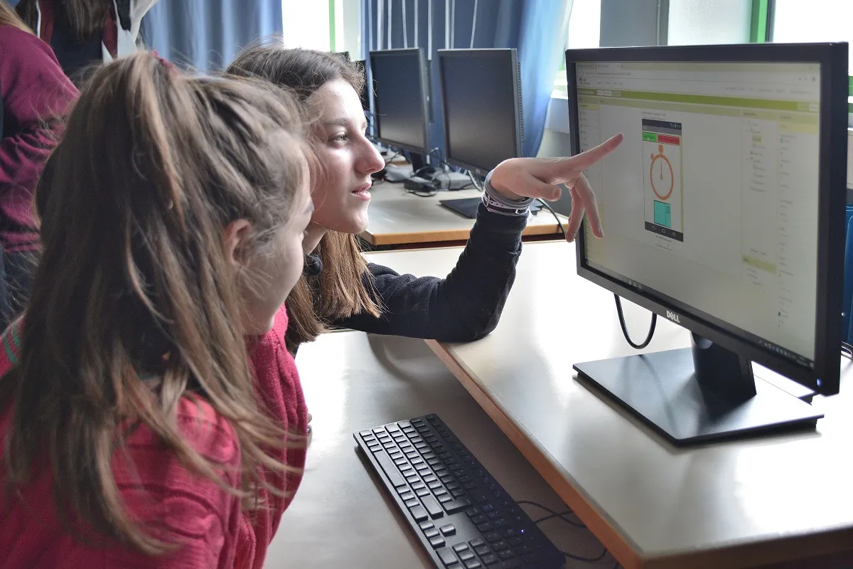 Numérique : pour que les filles s'y intéressent ! - HIT WEST