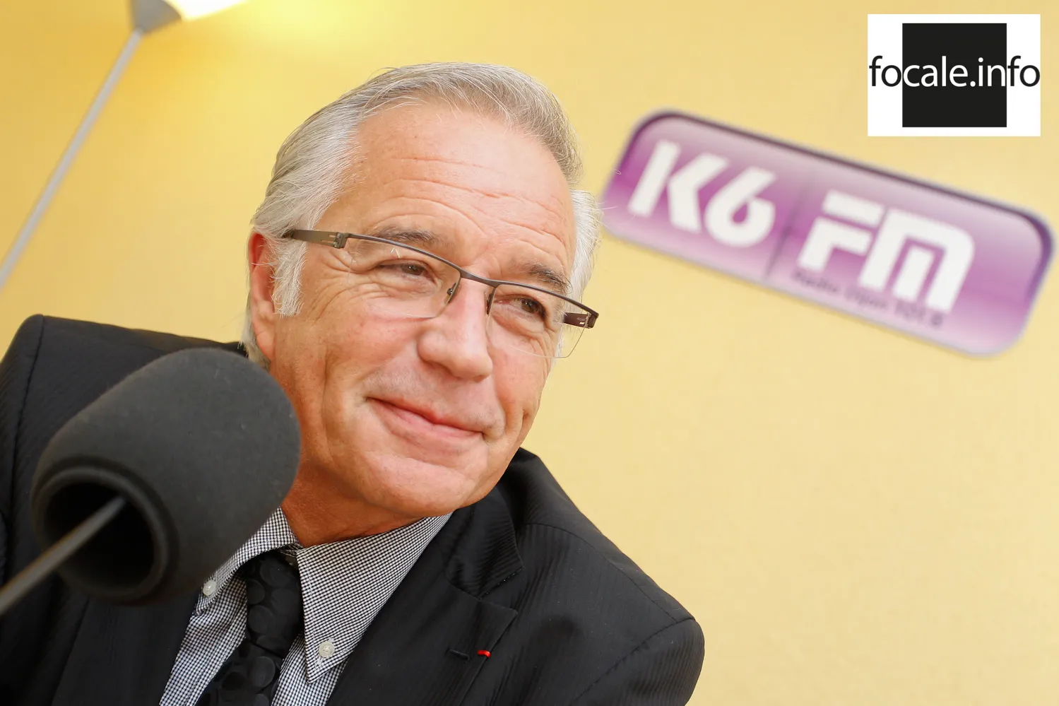 Francois Rebsamen adresse ses félicitations a Éric GOETTELMANN