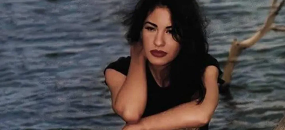 Plus de 20 ans après sa mort tragique, Selena Quintanilla sera honorée ...