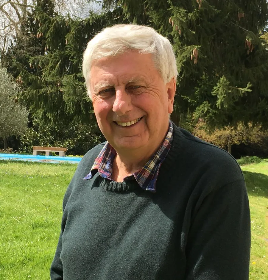 Royaume-Uni : le Combréen Keith Bloomfield, ancien diplomate ...