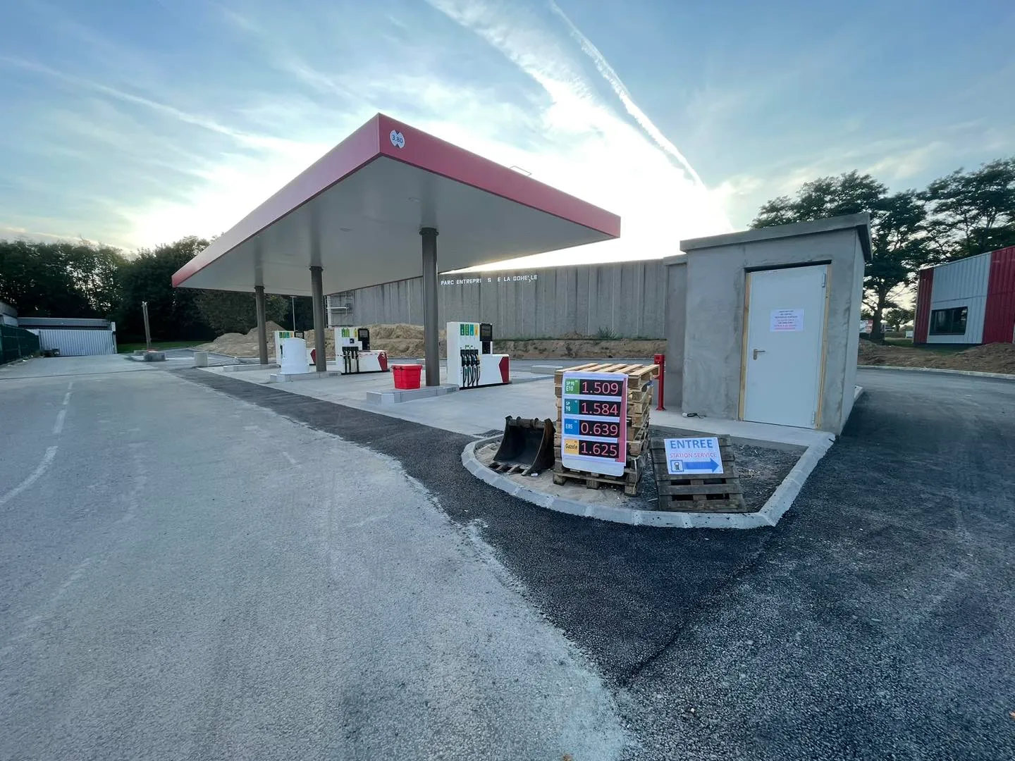 METROPOLYS : La station-service d'Intermarché Méricourt n'ouvrira plus ...