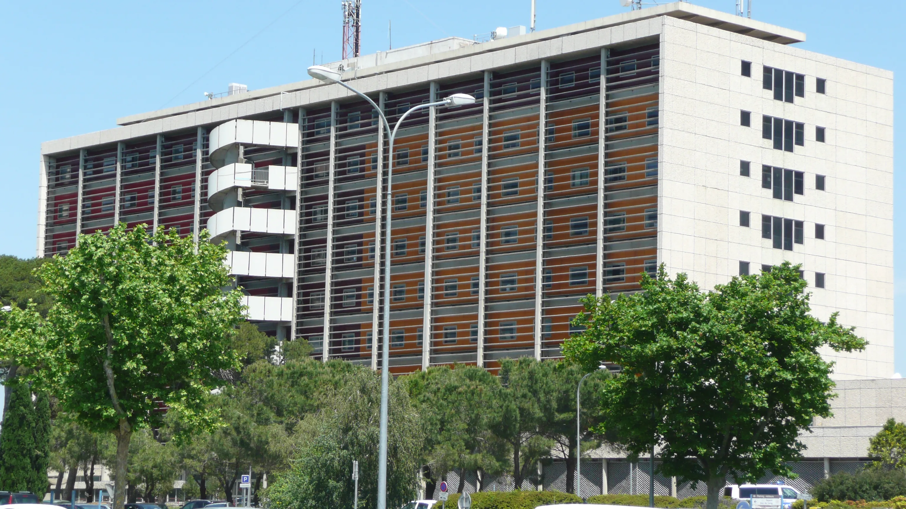 Actualités - Arles : l'hôpital Joseph-Imbert, objet architectural très ...