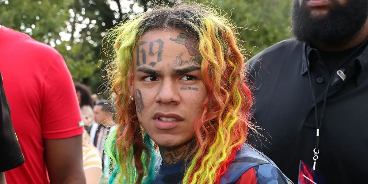 6ix9ine : sans ses tatouages, voilà à quoi il ressemble ! (Photo)