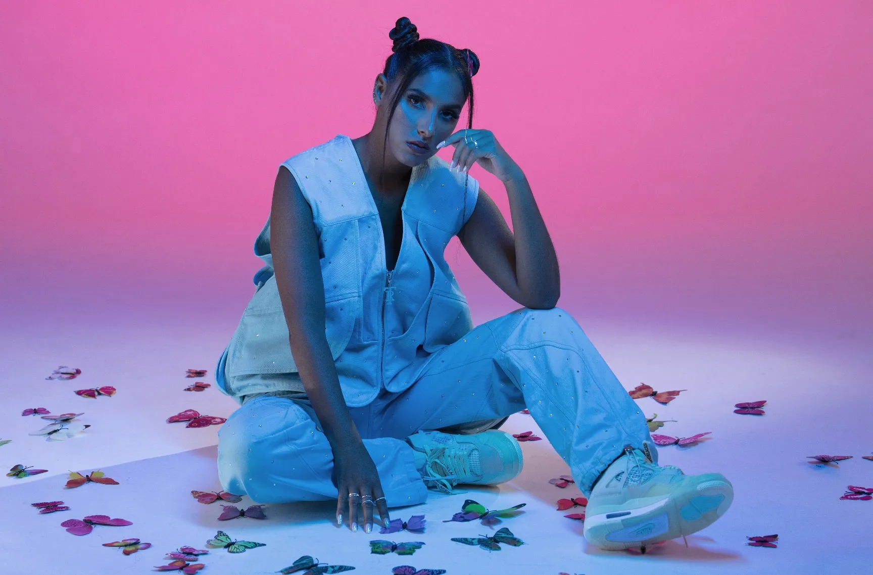 Lynda : son premier album 'Papillon' est un succès