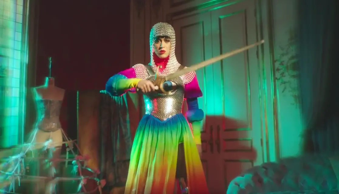 Jeanne D'Arc : Katy Perry incarne le personnage emblématique de la ...