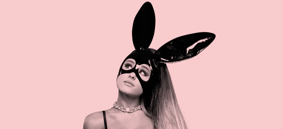 Ariana Grande : sa prestation originale avec des instruments en carton ...