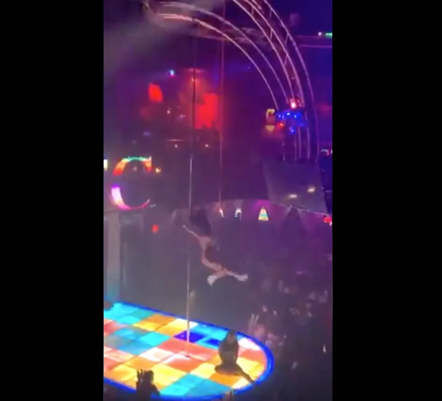 Une stripteaseuse se casse la mâchoire après une chute de 6 mètres et ...