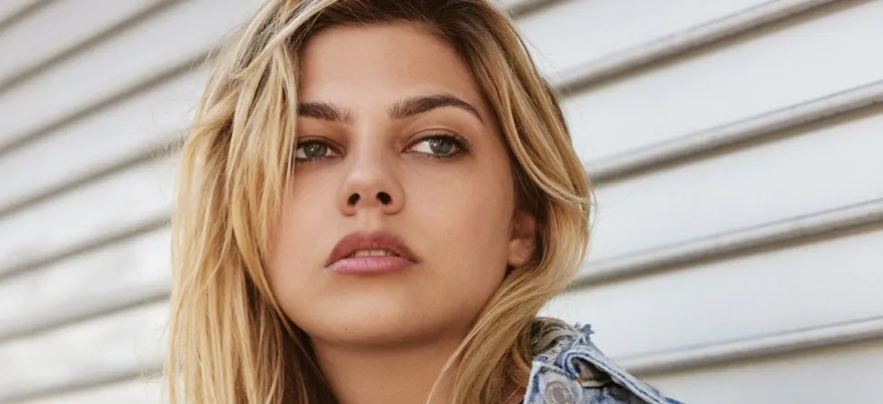Louane a donné naissance à son premier enfant, le prénom dévoilé - VOLTAGE