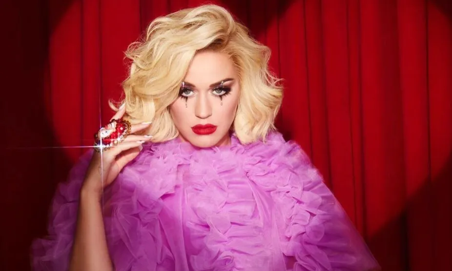 Katy Perry dévoile son corps post-partum pour montrer la réalité de la ...