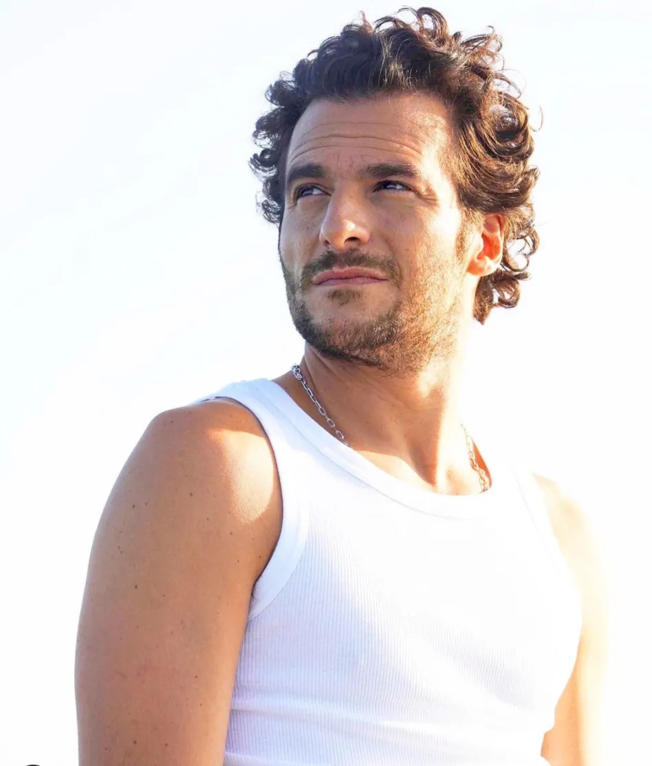 Contraint de reporter sa grande tournée, Amir annonce une série de ...