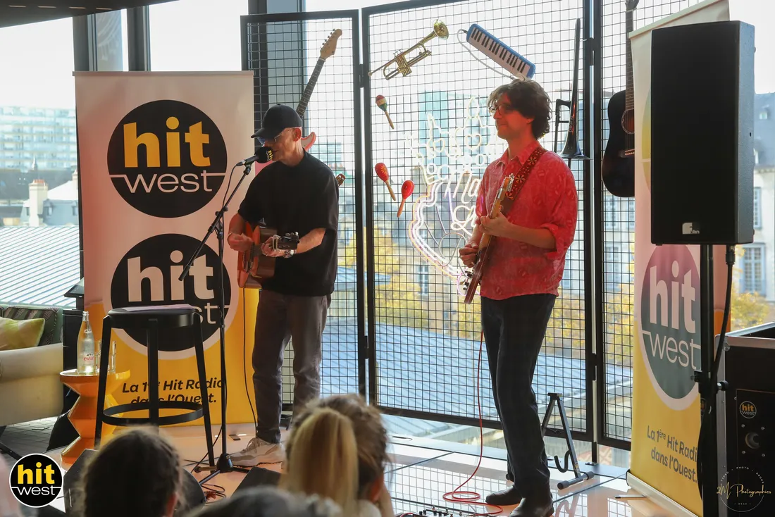 Les photos du showcase de Gaëtan Roussel à Rennes avec Hit West au Mama ...