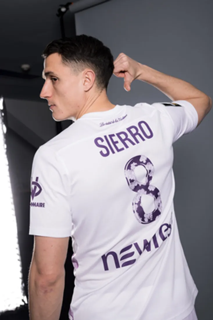 Le TFC dévoile son nouveau maillot, fleuri de Violettes - Toulouse FM