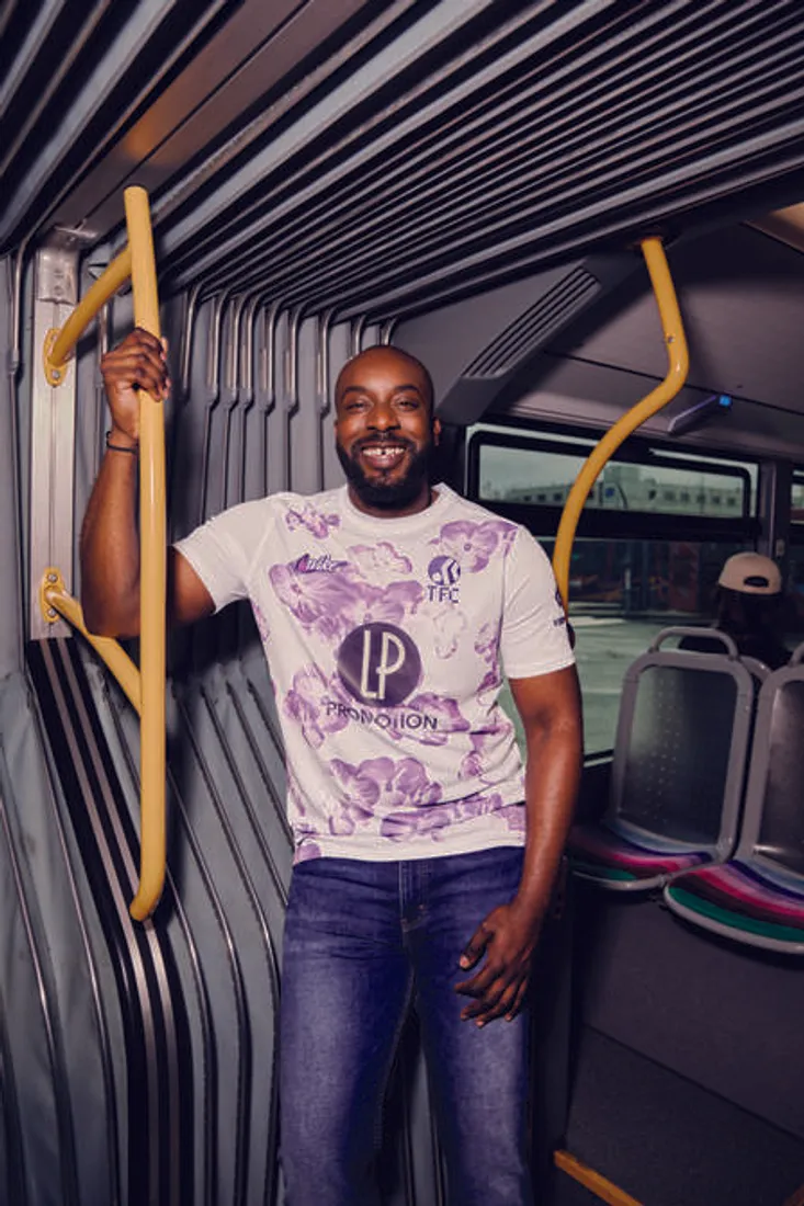 Le TFC dévoile son nouveau maillot, fleuri de Violettes - Toulouse FM