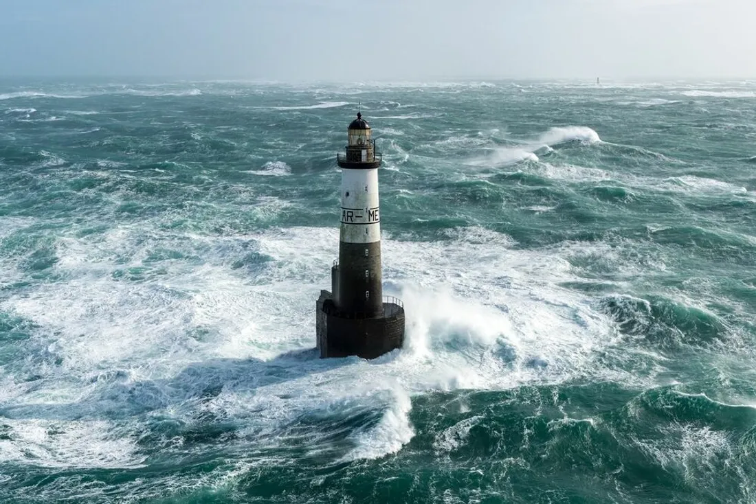 Le tour du phare d'Ar-Men en kite-surf. - OCEANE
